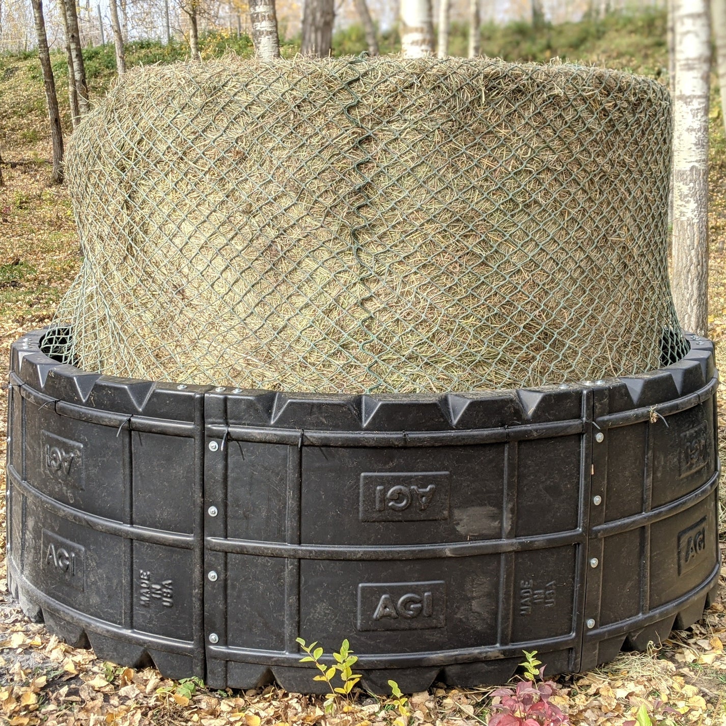 Adjustable Poly Hay Ring Feeder – Farm and Barn Supply